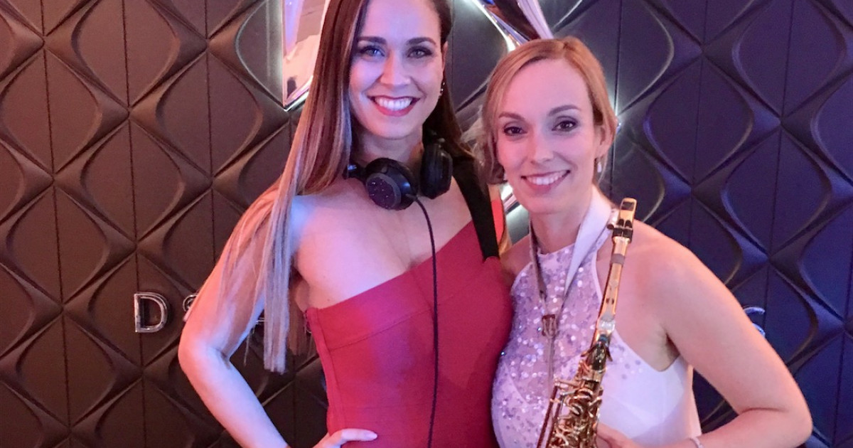 Saxophone & Cars | inTONE BOOKINGS